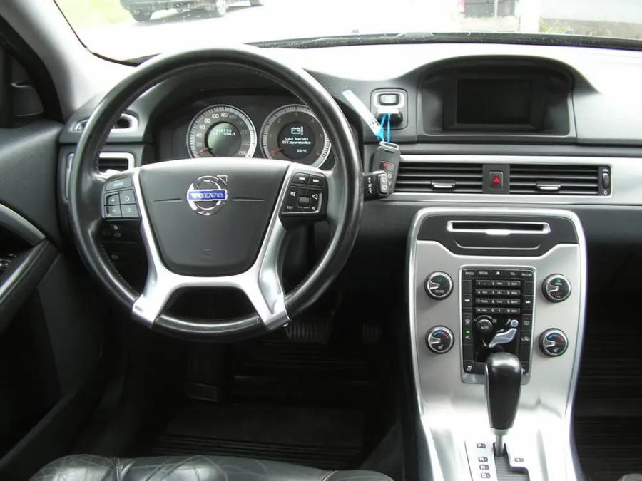 Volvo S60 2012 Sigulda, ar dzinēja tilpumu 2.00 L un nobraukumu 306 tūkst. km par 6350 €, foto 15 vietnē AUTOMOTO.COM.LV