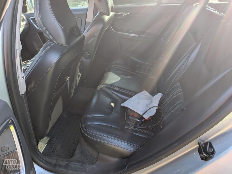 Volvo S60 2013 in Radviliskis, with an engine capacity of 2.40 L and mileage of 317 thousand km for 6500 €, photo 10 on AUTOMOTO.COM.LV