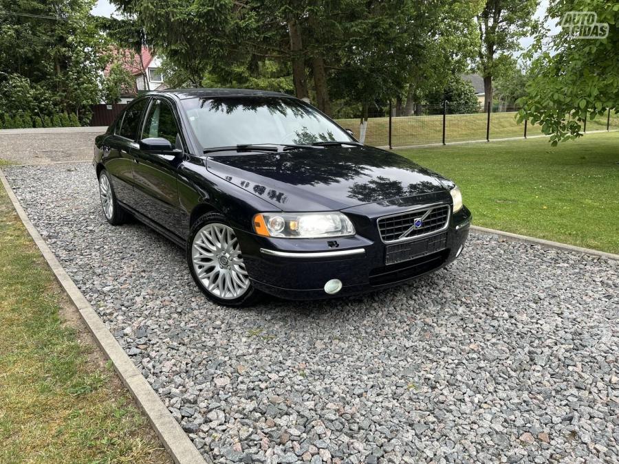 Violet Volvo S60 2005 in Prienai, with an engine capacity of 2.40 L and mileage of 256 thousand km for 3650 €, photo 2 on AUTOMOTO.COM.LV