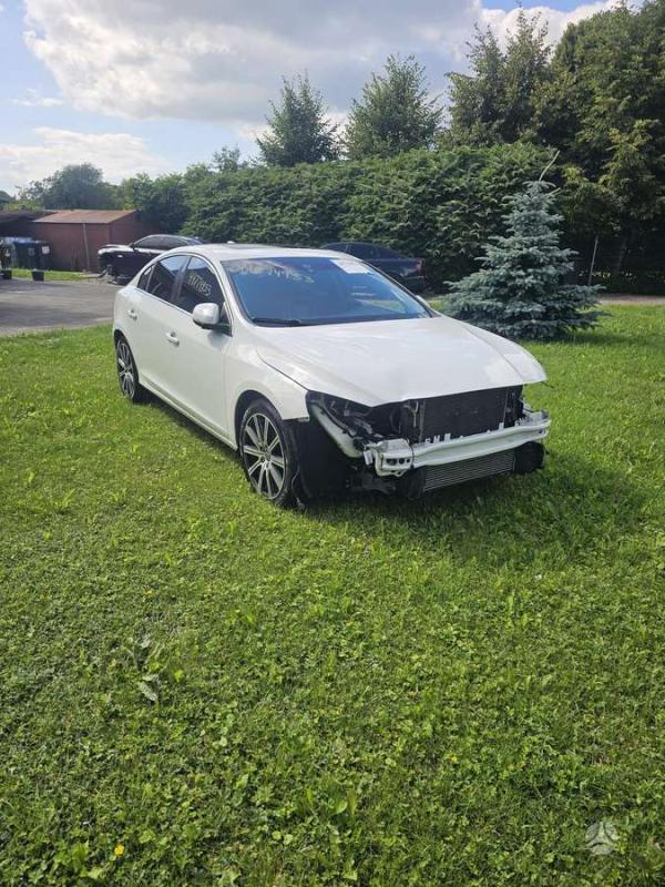 Balts Volvo S60 2016 Tauragė, ar dzinēja tilpumu 2.50 L un nobraukumu 158 tūkst. km par 6500 €, foto 2 vietnē AUTOMOTO.COM.LV