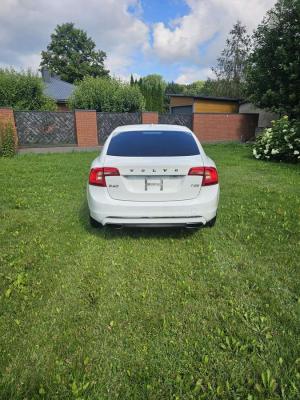 White Volvo S60 2016 in Taurage, with an engine capacity of 2.50 L and mileage of 158 thousand km for 6500 €, photo 5 on AUTOMOTO.COM.LV