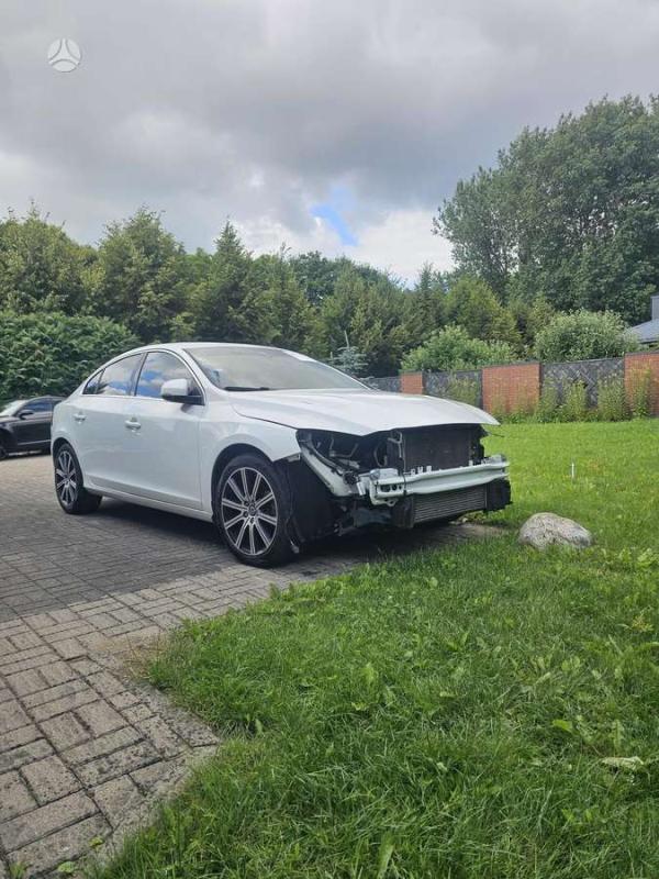 Balts Volvo S60 2016 Tauragė, ar dzinēja tilpumu 2.50 L un nobraukumu 158 tūkst. km par 6500 €, foto 5 vietnē AUTOMOTO.COM.LV