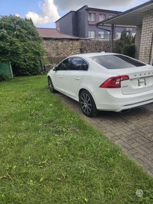 White Volvo S60 2016 in Taurage, with an engine capacity of 2.50 L and mileage of 158 thousand km for 6500 €, photo 7 on AUTOMOTO.COM.LV