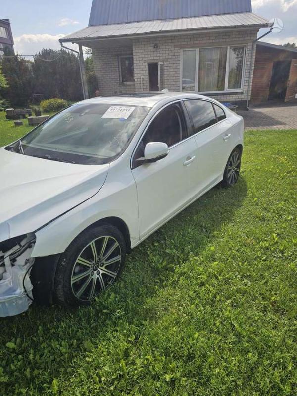Balts Volvo S60 2016 Tauragė, ar dzinēja tilpumu 2.50 L un nobraukumu 158 tūkst. km par 6500 €, foto 8 vietnē AUTOMOTO.COM.LV