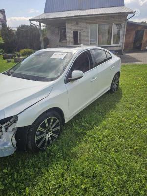 White Volvo S60 2016 in Taurage, with an engine capacity of 2.50 L and mileage of 158 thousand km for 6500 €, photo 9 on AUTOMOTO.COM.LV