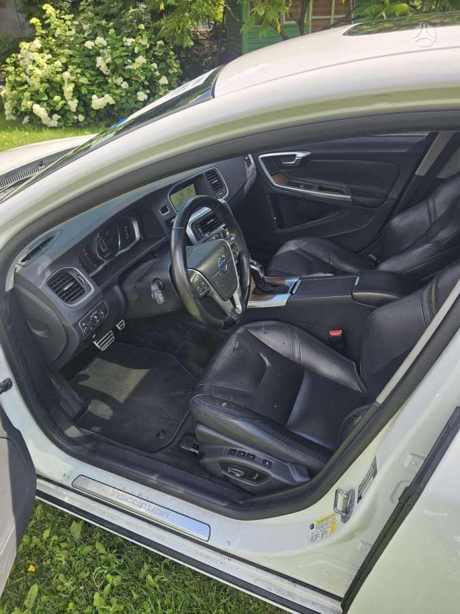 White Volvo S60 2016 in Taurage, with an engine capacity of 2.50 L and mileage of 158 thousand km for 6500 €, photo 11 on AUTOMOTO.COM.LV