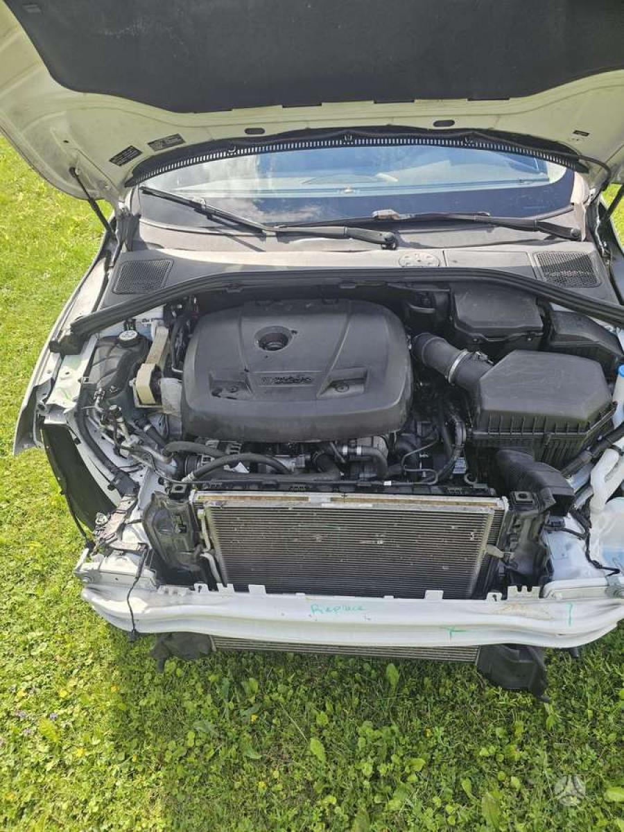 White Volvo S60 2016 in Taurage, with an engine capacity of 2.50 L and mileage of 158 thousand km for 6500 €, photo 14 on AUTOMOTO.COM.LV
