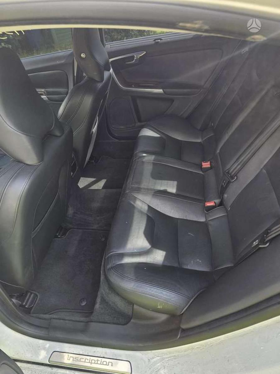 White Volvo S60 2016 in Taurage, with an engine capacity of 2.50 L and mileage of 158 thousand km for 6500 €, photo 15 on AUTOMOTO.COM.LV