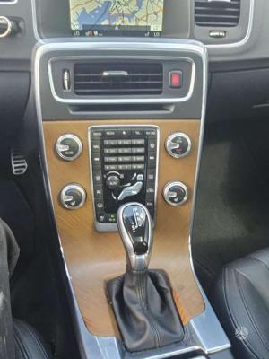 White Volvo S60 2016 in Taurage, with an engine capacity of 2.50 L and mileage of 158 thousand km for 6500 €, photo 19 on AUTOMOTO.COM.LV