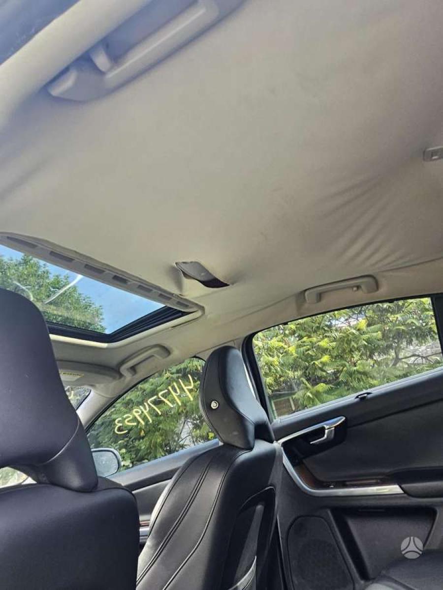 White Volvo S60 2016 in Taurage, with an engine capacity of 2.50 L and mileage of 158 thousand km for 6500 €, photo 20 on AUTOMOTO.COM.LV