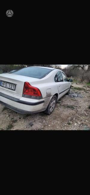 Balts Volvo S60 2002 Viļņa, ar dzinēja tilpumu 2.40 L un nobraukumu 387 tūkst. km par 550 €, foto 3 vietnē AUTOMOTO.COM.LV