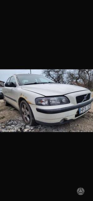 Balts Volvo S60 2002 Viļņa, ar dzinēja tilpumu 2.40 L un nobraukumu 387 tūkst. km par 550 €, foto 4 vietnē AUTOMOTO.COM.LV