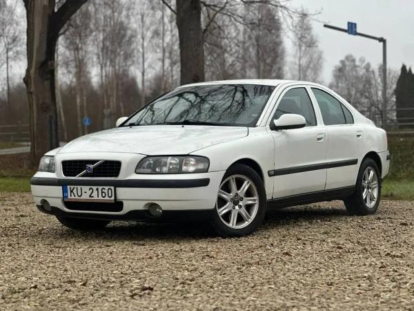 Белый Вольво С60 2003 в Елгава, объемом двигателя 2.40 л и пробегом 295 тыс. км за 1990 €, фото 1 на AUTOMOTO.COM.LV