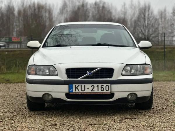 Белый Вольво С60 2003 в Елгава, объемом двигателя 2.40 л и пробегом 295 тыс. км за 1990 €, фото 2 на AUTOMOTO.COM.LV