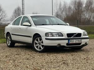 White Volvo S60 2003 in Jelgava, with an engine capacity of 2.40 L and mileage of 295 thousand km for 1990 €, photo 4 on AUTOMOTO.COM.LV