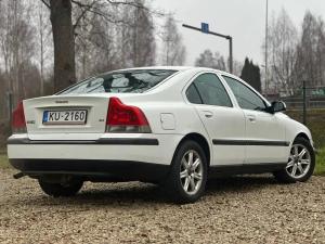 White Volvo S60 2003 in Jelgava, with an engine capacity of 2.40 L and mileage of 295 thousand km for 1990 €, photo 5 on AUTOMOTO.COM.LV