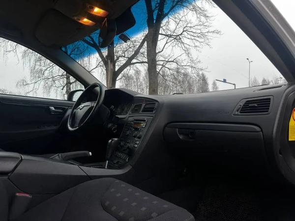 Белый Вольво С60 2003 в Елгава, объемом двигателя 2.40 л и пробегом 295 тыс. км за 1990 €, фото 10 на AUTOMOTO.COM.LV