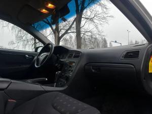 White Volvo S60 2003 in Jelgava, with an engine capacity of 2.40 L and mileage of 295 thousand km for 1990 €, photo 11 on AUTOMOTO.COM.LV