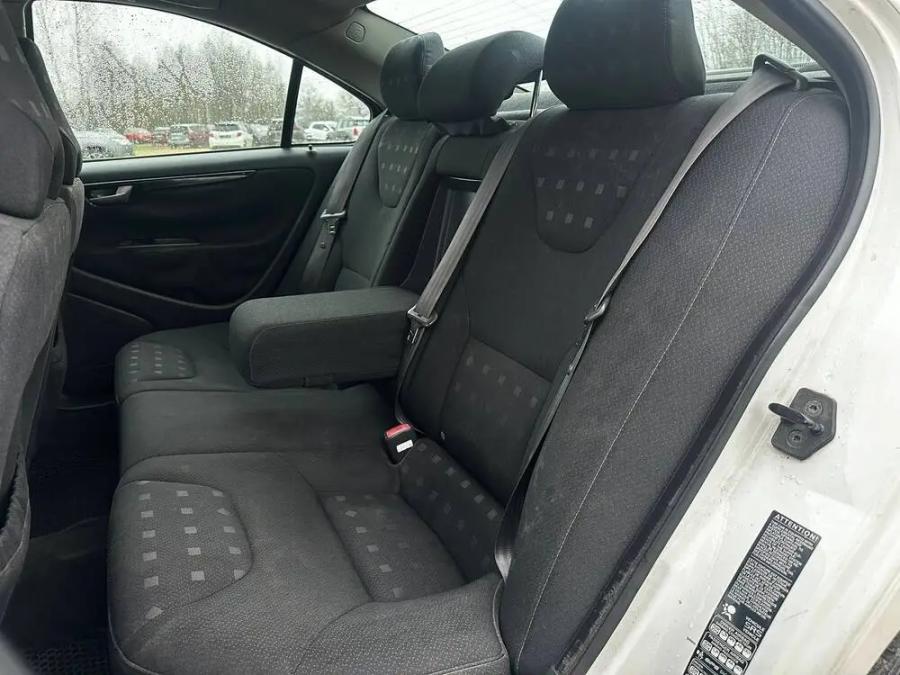 White Volvo S60 2003 in Jelgava, with an engine capacity of 2.40 L and mileage of 295 thousand km for 1990 €, photo 13 on AUTOMOTO.COM.LV