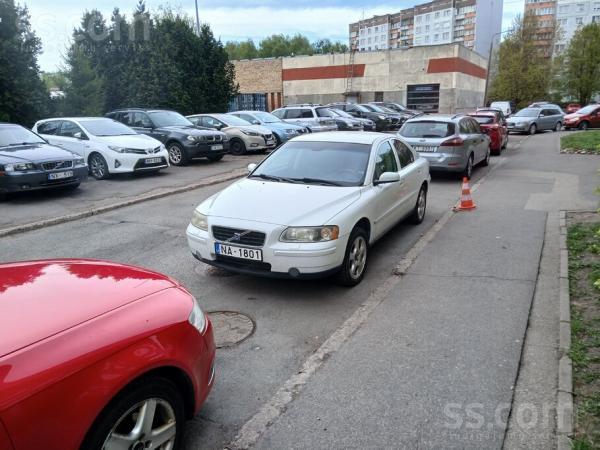 Balts Volvo S60 2004 Rīga, ar dzinēja tilpumu 2.50 L un nobraukumu 254 tūkst. km par 1250 €, foto 1 vietnē AUTOMOTO.COM.LV