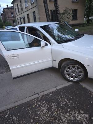 Balts Volvo S60 2005 Rīga, ar dzinēja tilpumu 2.40 L un nobraukumu 315 tūkst. km par 850 €, foto 3 vietnē AUTOMOTO.COM.LV