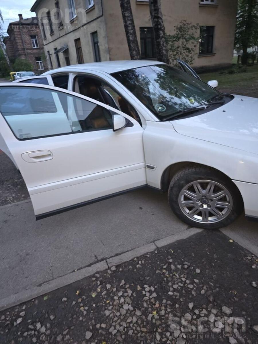 Balts Volvo S60 2005 Rīga, ar dzinēja tilpumu 2.40 L un nobraukumu 315 tūkst. km par 850 €, foto 3 vietnē AUTOMOTO.COM.LV