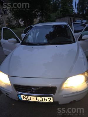 Balts Volvo S60 2005 Rīga, ar dzinēja tilpumu 2.40 L un nobraukumu 315 tūkst. km par 850 €, foto 4 vietnē AUTOMOTO.COM.LV