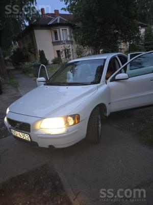 Balts Volvo S60 2005 Rīga, ar dzinēja tilpumu 2.40 L un nobraukumu 315 tūkst. km par 850 €, foto 5 vietnē AUTOMOTO.COM.LV