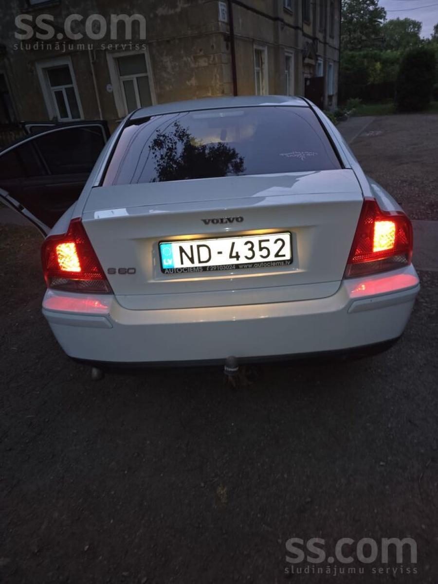 Balts Volvo S60 2005 Rīga, ar dzinēja tilpumu 2.40 L un nobraukumu 315 tūkst. km par 850 €, foto 7 vietnē AUTOMOTO.COM.LV