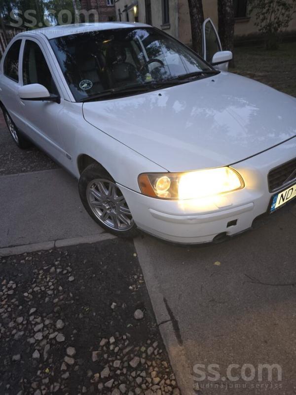 Balts Volvo S60 2005 Rīga, ar dzinēja tilpumu 2.40 L un nobraukumu 315 tūkst. km par 850 €, foto 7 vietnē AUTOMOTO.COM.LV