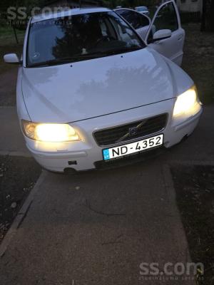 Balts Volvo S60 2005 Rīga, ar dzinēja tilpumu 2.40 L un nobraukumu 315 tūkst. km par 850 €, foto 9 vietnē AUTOMOTO.COM.LV