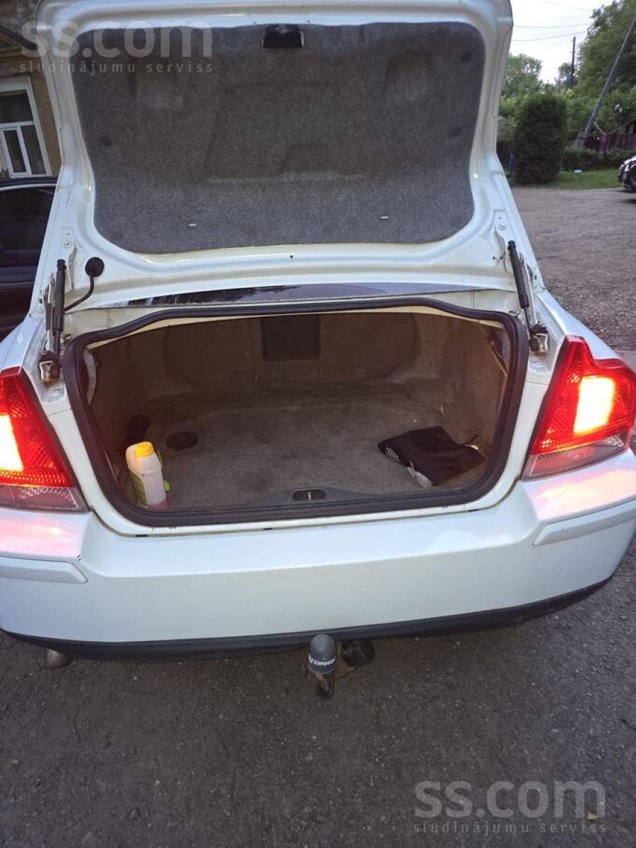 Balts Volvo S60 2005 Rīga, ar dzinēja tilpumu 2.40 L un nobraukumu 315 tūkst. km par 850 €, foto 11 vietnē AUTOMOTO.COM.LV