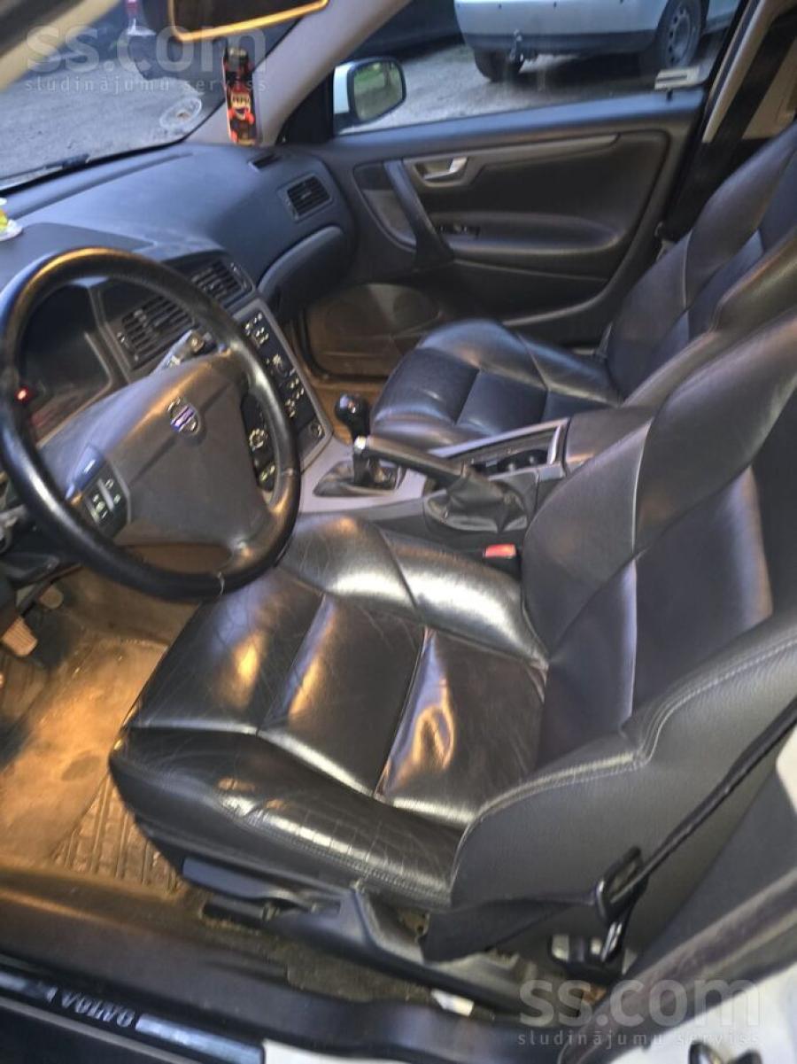 Balts Volvo S60 2005 Rīga, ar dzinēja tilpumu 2.40 L un nobraukumu 315 tūkst. km par 850 €, foto 12 vietnē AUTOMOTO.COM.LV