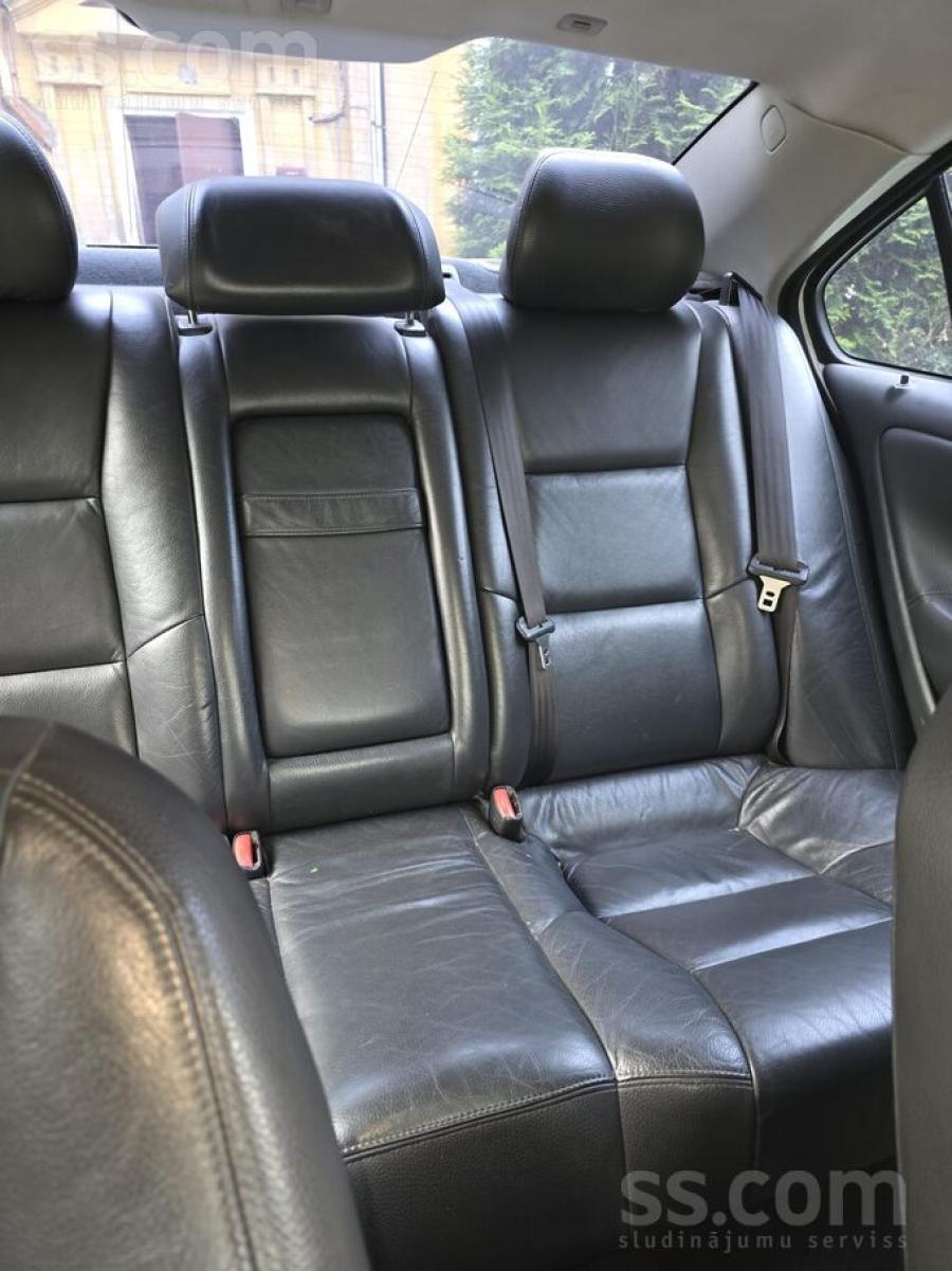 Balts Volvo S60 2005 Rīga, ar dzinēja tilpumu 2.40 L un nobraukumu 315 tūkst. km par 850 €, foto 14 vietnē AUTOMOTO.COM.LV