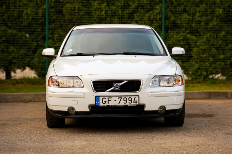 Balts Volvo S60 2006 Rīga, ar dzinēja tilpumu 2.40 L un nobraukumu 335 tūkst. km par 1350 €, foto 3 vietnē AUTOMOTO.COM.LV