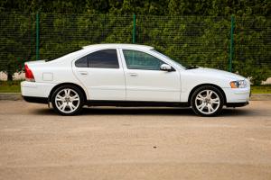 Balts Volvo S60 2006 Rīga, ar dzinēja tilpumu 2.40 L un nobraukumu 335 tūkst. km par 1350 €, foto 5 vietnē AUTOMOTO.COM.LV