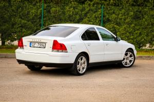Balts Volvo S60 2006 Rīga, ar dzinēja tilpumu 2.40 L un nobraukumu 335 tūkst. km par 1350 €, foto 6 vietnē AUTOMOTO.COM.LV