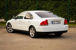Balts Volvo S60 2006 Rīga, ar dzinēja tilpumu 2.40 L un nobraukumu 335 tūkst. km par 1350 €, foto 8 vietnē AUTOMOTO.COM.LV