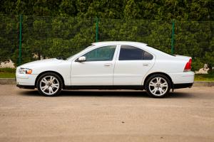 Balts Volvo S60 2006 Rīga, ar dzinēja tilpumu 2.40 L un nobraukumu 335 tūkst. km par 1350 €, foto 9 vietnē AUTOMOTO.COM.LV