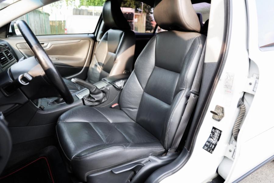 Balts Volvo S60 2006 Rīga, ar dzinēja tilpumu 2.40 L un nobraukumu 335 tūkst. km par 1350 €, foto 12 vietnē AUTOMOTO.COM.LV