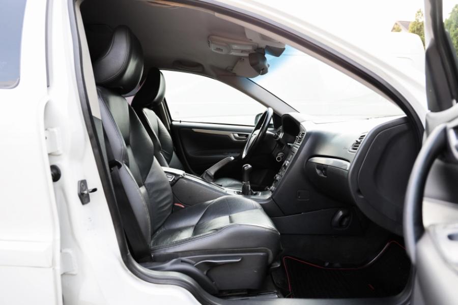 Balts Volvo S60 2006 Rīga, ar dzinēja tilpumu 2.40 L un nobraukumu 335 tūkst. km par 1350 €, foto 15 vietnē AUTOMOTO.COM.LV