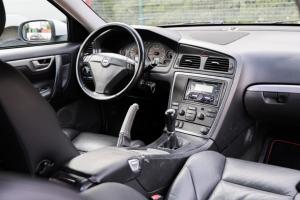 Balts Volvo S60 2006 Rīga, ar dzinēja tilpumu 2.40 L un nobraukumu 335 tūkst. km par 1350 €, foto 17 vietnē AUTOMOTO.COM.LV