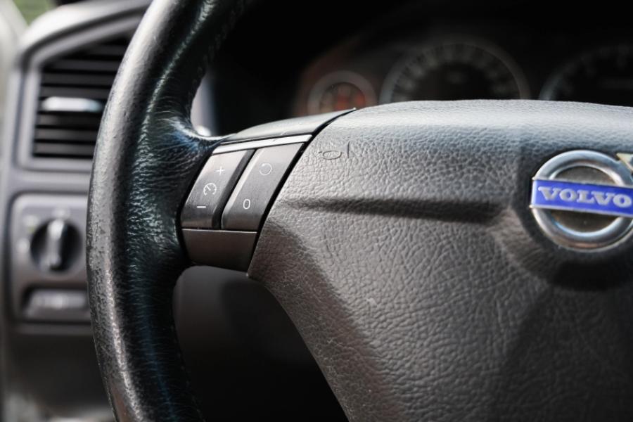 Balts Volvo S60 2006 Rīga, ar dzinēja tilpumu 2.40 L un nobraukumu 335 tūkst. km par 1350 €, foto 22 vietnē AUTOMOTO.COM.LV