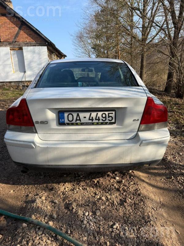 Balts Volvo S60 2006 Jelgava, ar dzinēja tilpumu 2.40 L un nobraukumu 400 tūkst. km par 900 €, foto 3 vietnē AUTOMOTO.COM.LV