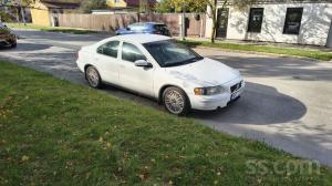 Balts Volvo S60 2006 Liepāja, ar dzinēja tilpumu 2.40 L un nobraukumu 261 tūkst. km par 650 €, foto 1 vietnē AUTOMOTO.COM.LV