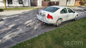 Balts Volvo S60 2006 Liepāja, ar dzinēja tilpumu 2.40 L un nobraukumu 261 tūkst. km par 650 €, foto 3 vietnē AUTOMOTO.COM.LV