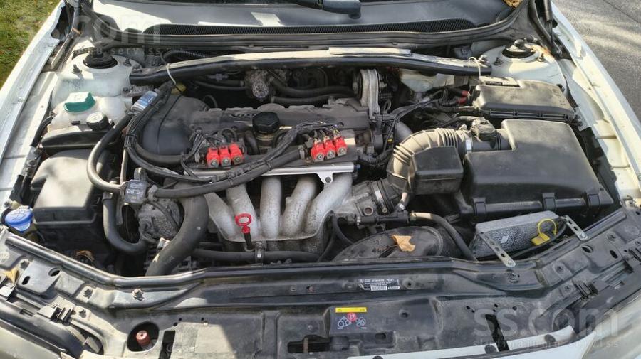 Balts Volvo S60 2006 Liepāja, ar dzinēja tilpumu 2.40 L un nobraukumu 261 tūkst. km par 650 €, foto 5 vietnē AUTOMOTO.COM.LV
