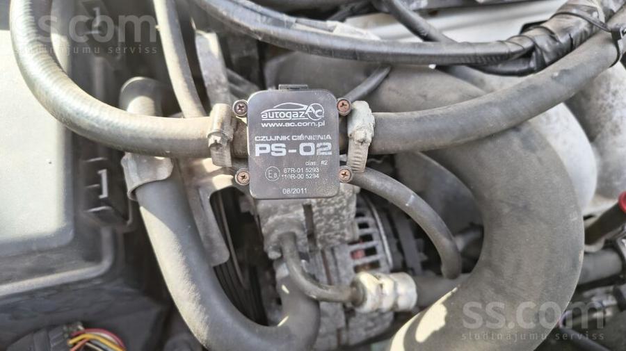 Balts Volvo S60 2006 Liepāja, ar dzinēja tilpumu 2.40 L un nobraukumu 261 tūkst. km par 650 €, foto 6 vietnē AUTOMOTO.COM.LV