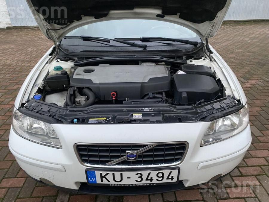 White Volvo S60 2007 in Daugavpils, with an engine capacity of 2.40 L and mileage of 357 thousand km for 2750 €, photo 12 on AUTOMOTO.COM.LV
