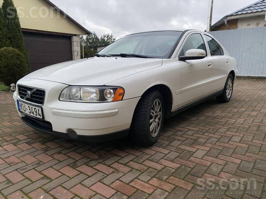 White Volvo S60 2007 in Daugavpils, with an engine capacity of 2.40 L and mileage of 358 thousand km for 2650 €, photo 1 on AUTOMOTO.COM.LV